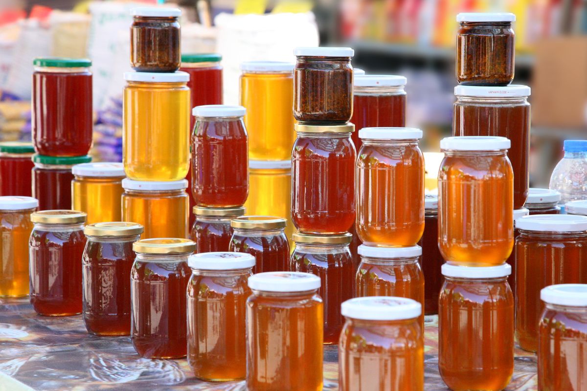 The Health Benefits of Eating Raw Honey • My Honey Crate • The Local ...