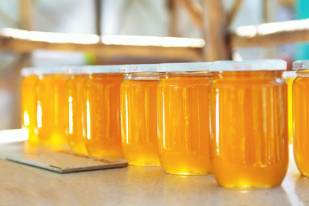 Honey Never Spoils: The Ultimate Guide to Keeping Honey Fresh ...