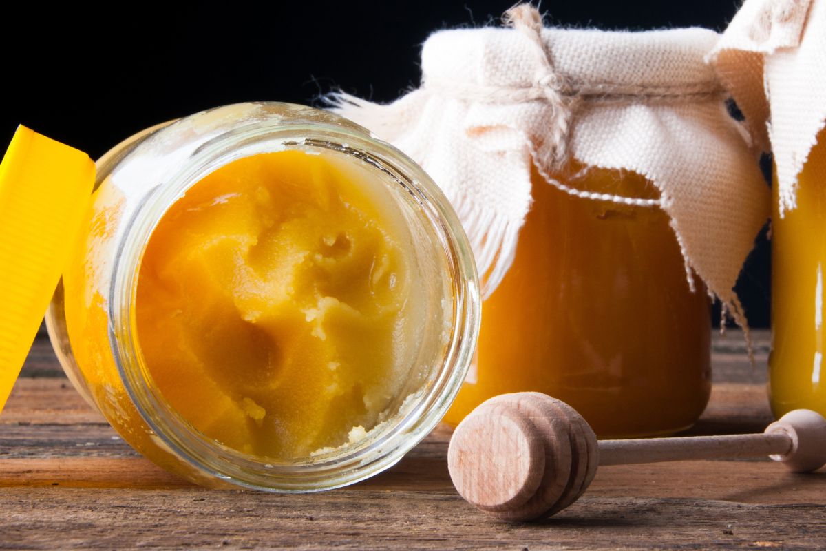 Honey Never Spoils: The Ultimate Guide to Keeping Honey Fresh ...